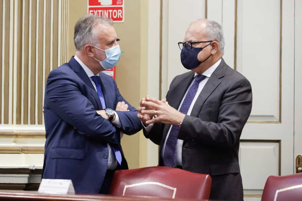 Curbelo se interesa por la estrategia de vacunación de los menores en ...